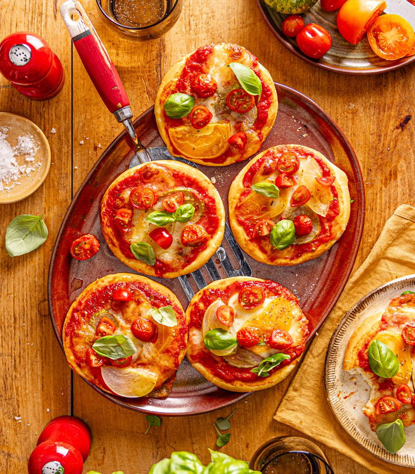 Snack-Pizzen mit bunten Tomaten und Büffel-Mozzarella | Tante Fanny